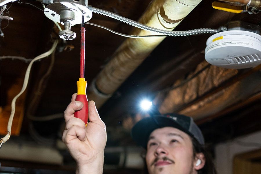 Electrician In Warwick, RI | 24/7 Repair